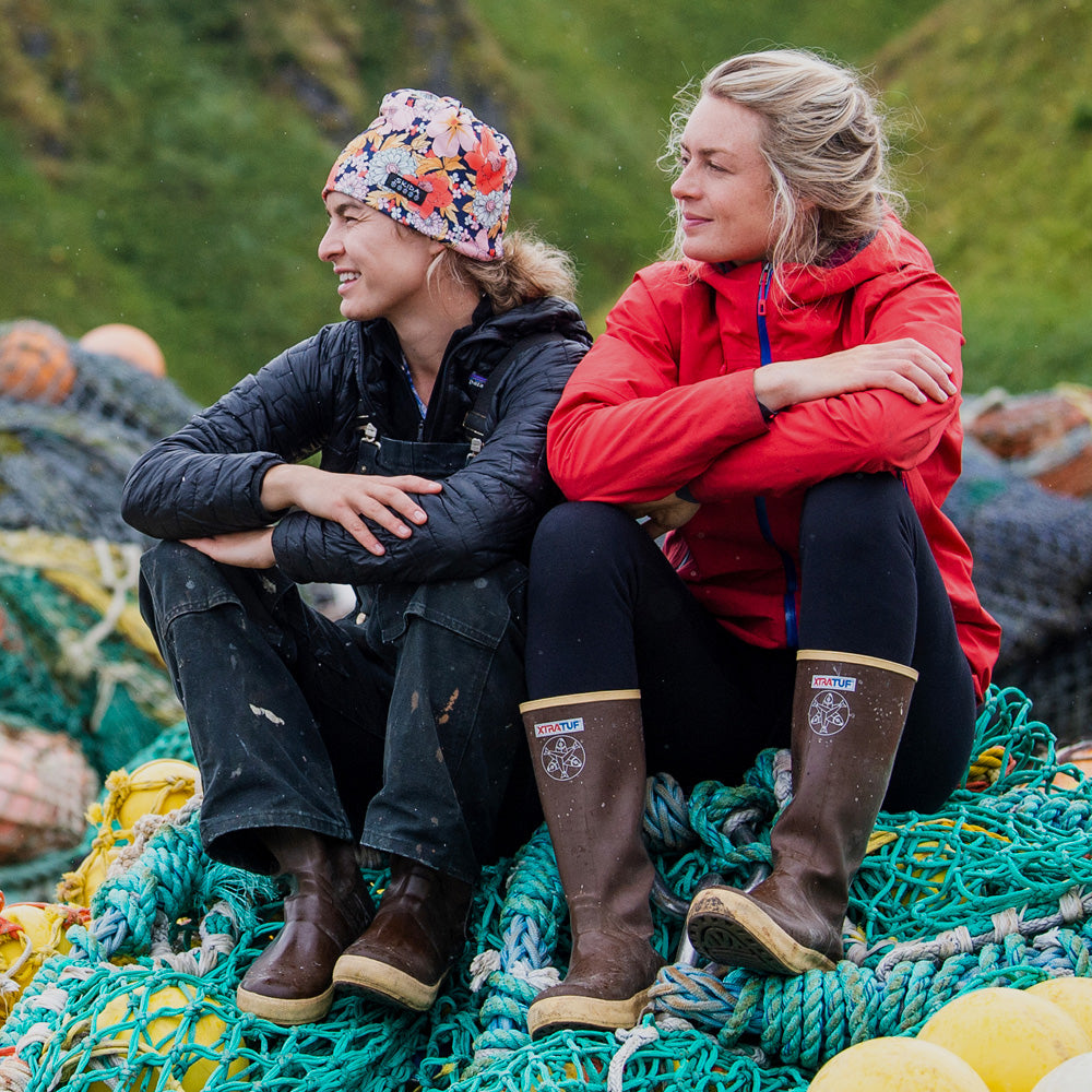 SALMON SISTERS – Xtratuf